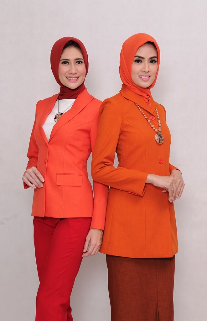 Trend baru penggunaan baju kerja di bank dengan kombinasi kekinian ...