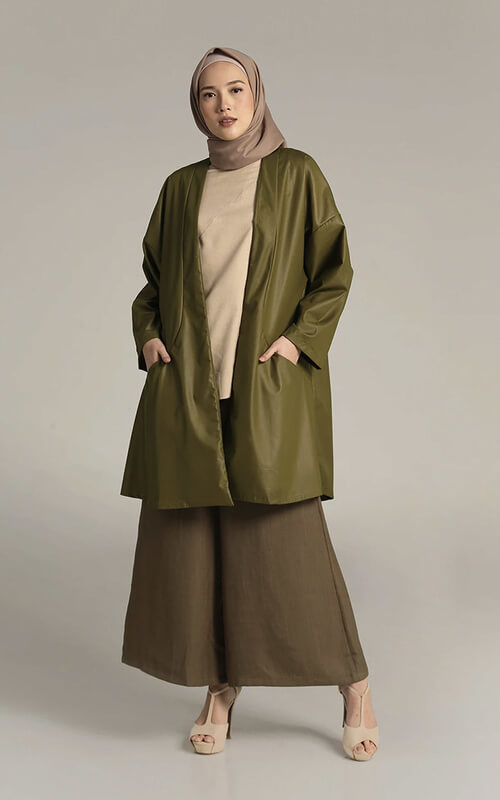 5 Inspirasi Fashion Baju Kerja Wanita Hijab Cocok untuk WFO